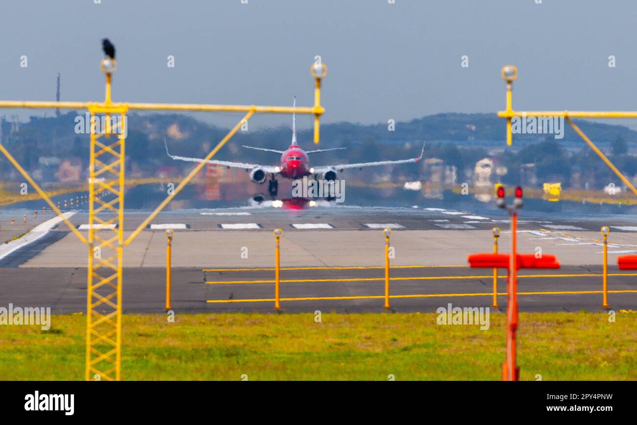Aircraft movements at Sydney (Kingsford Smith) Airport in Sydney ...
