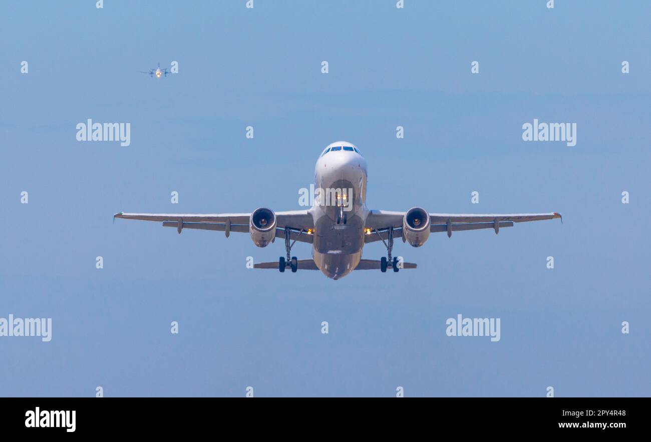 Aircraft movements at Sydney (Kingsford Smith) Airport in Sydney ...