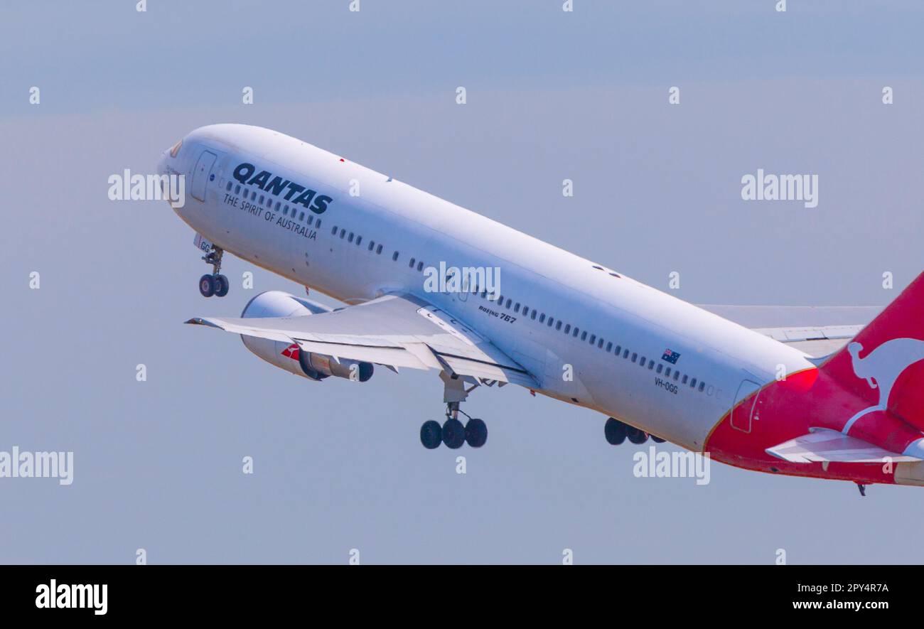Aircraft movements at Sydney (Kingsford Smith) Airport in Sydney ...