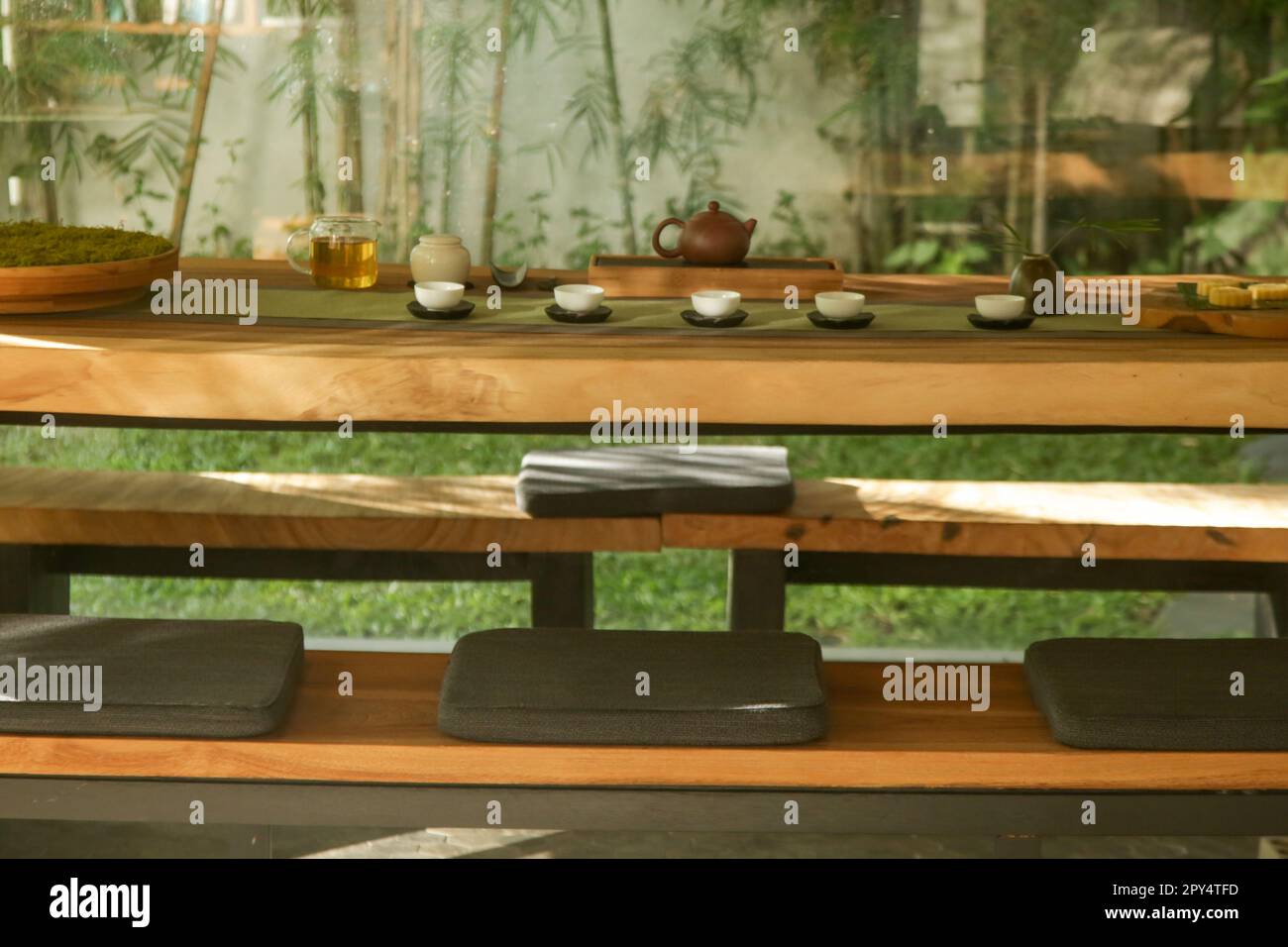 Tea set ready for traditional Chinese tea ceremony Stock Photo - Alamy