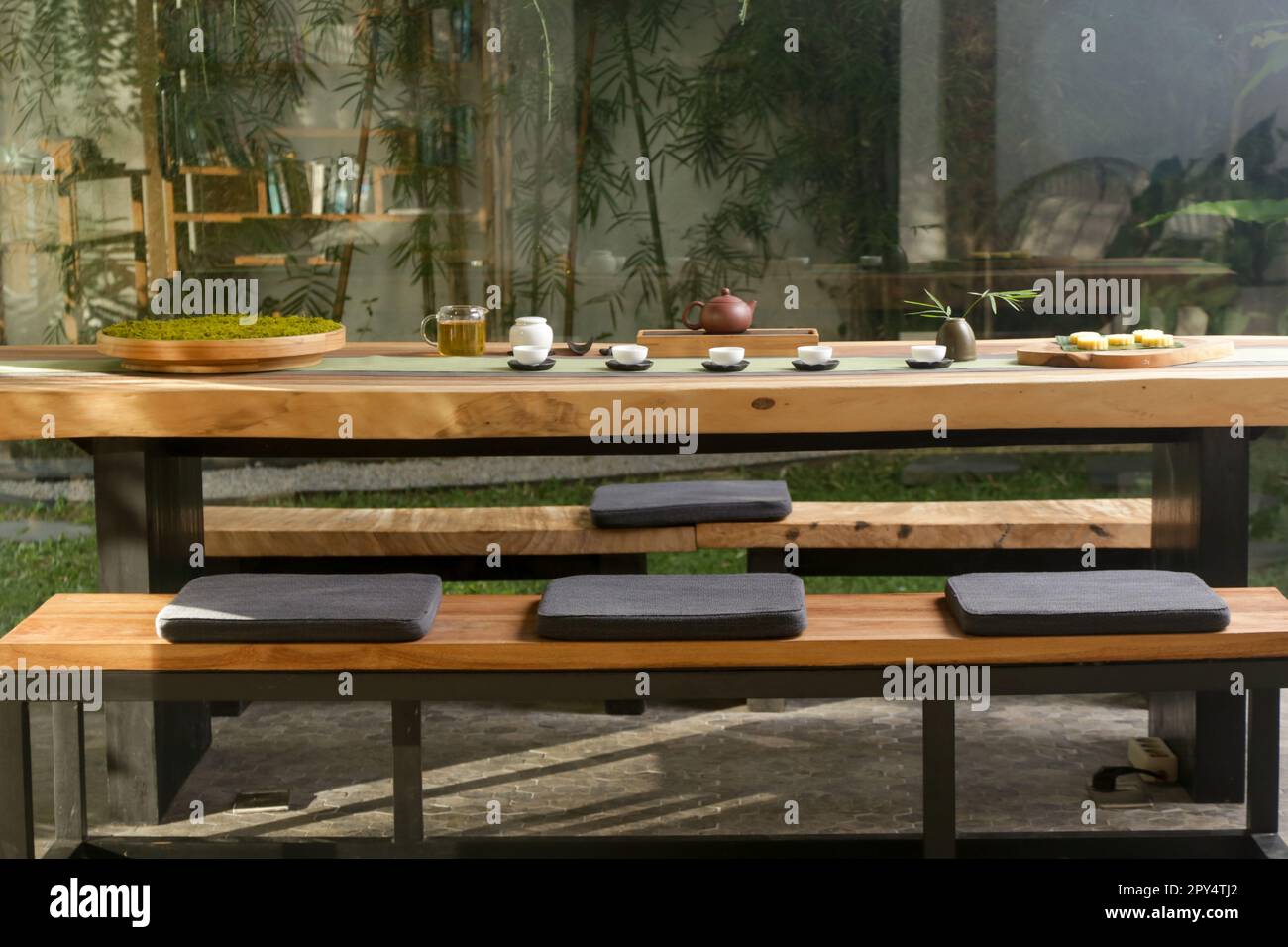 Tea set ready for traditional Chinese tea ceremony Stock Photo - Alamy