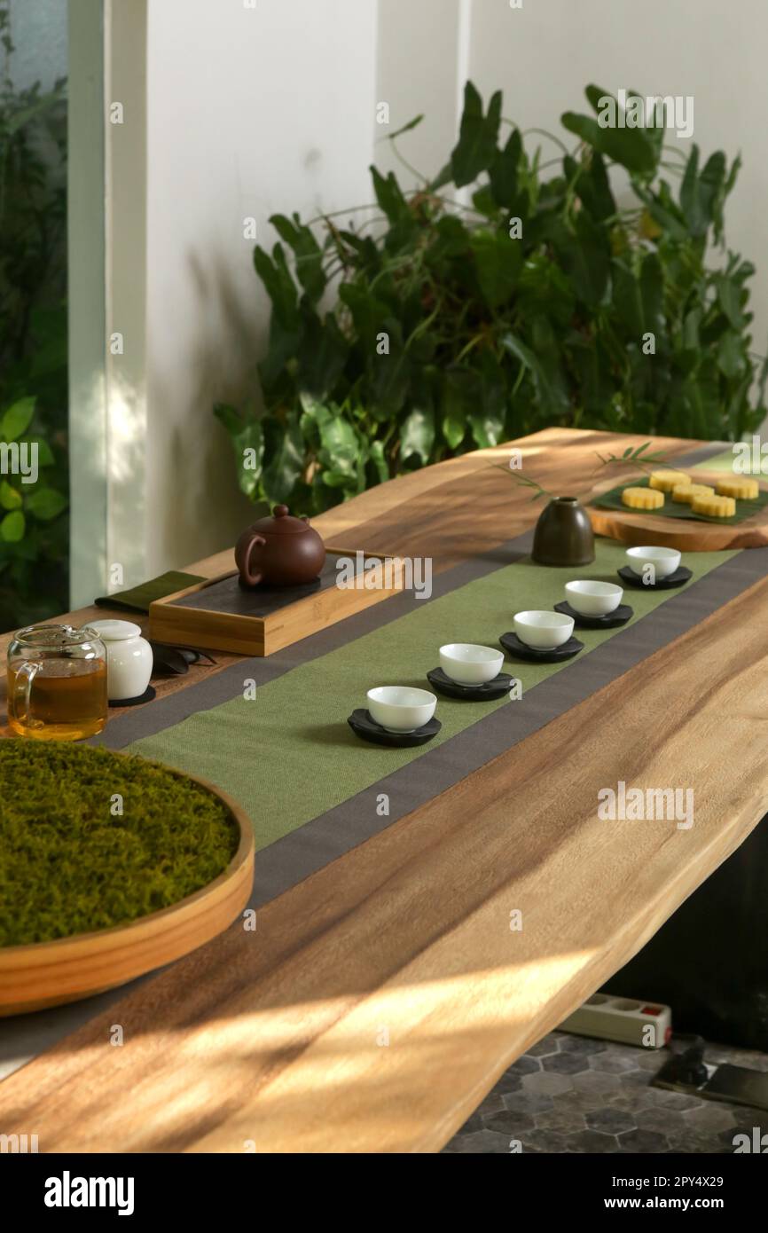 Tea set ready for traditional Chinese tea ceremony Stock Photo - Alamy