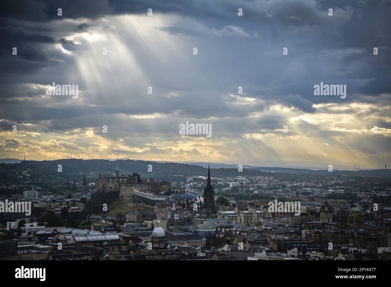 Castle of light edinburgh castle hi-res stock photography and images ...