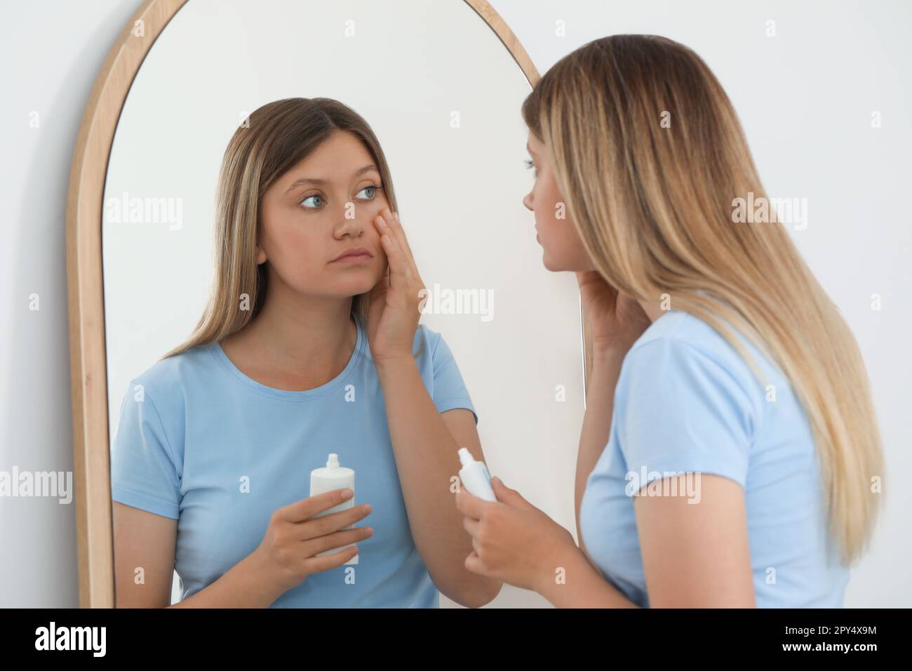 Mirror circles hi-res stock photography and images - Alamy