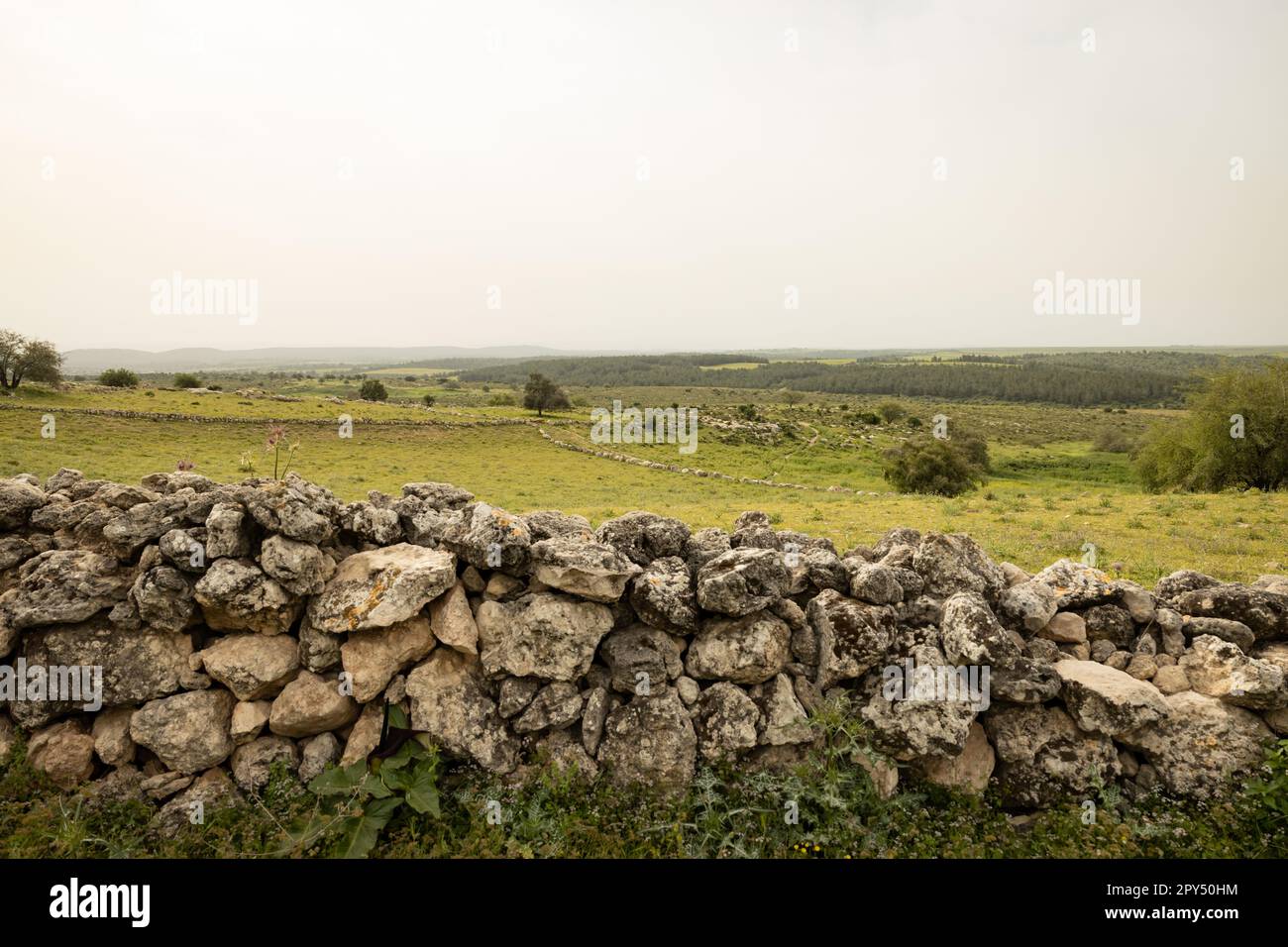 Stone fence hi-res stock photography and images - Alamy