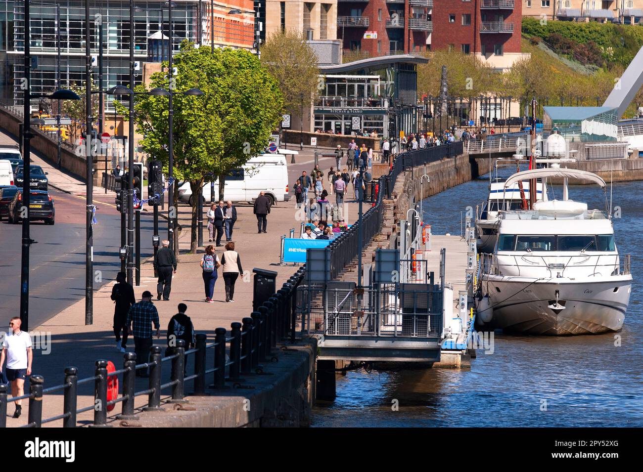 Newcastle quayside, The Pitcher and Piano pub and Millenium bridge ...