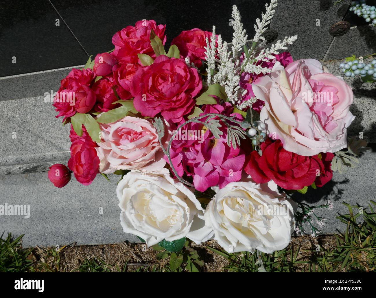Los Angeles, California, USA 2nd May 2023 Flowers at Chapel of the ...