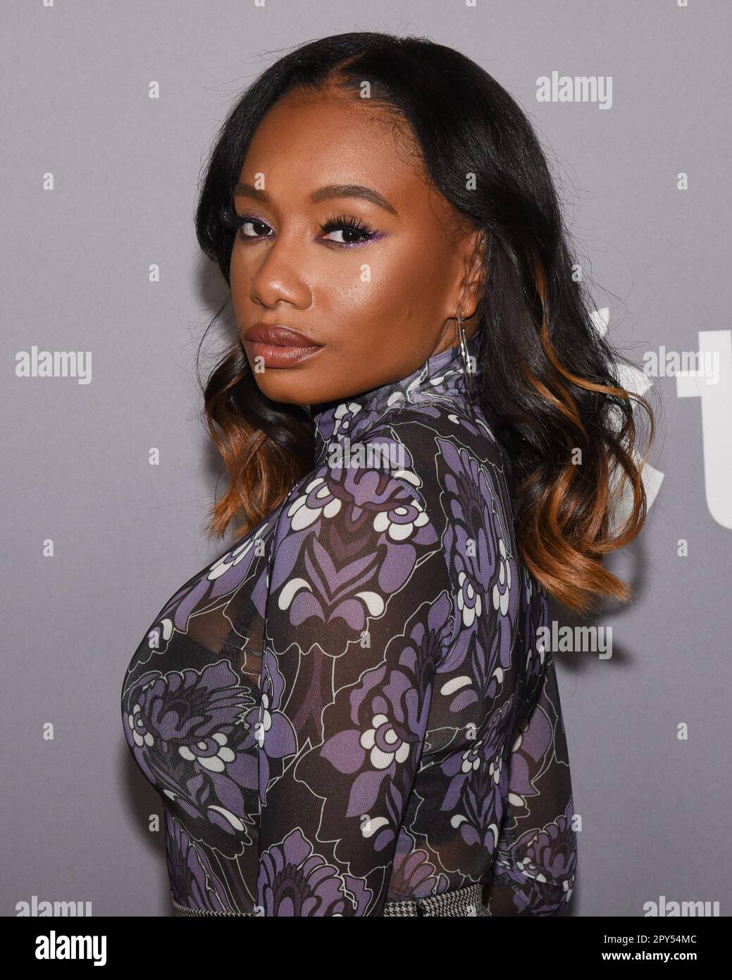 Apple Commercial Actress 60 Photos - Moonagedaydream.film