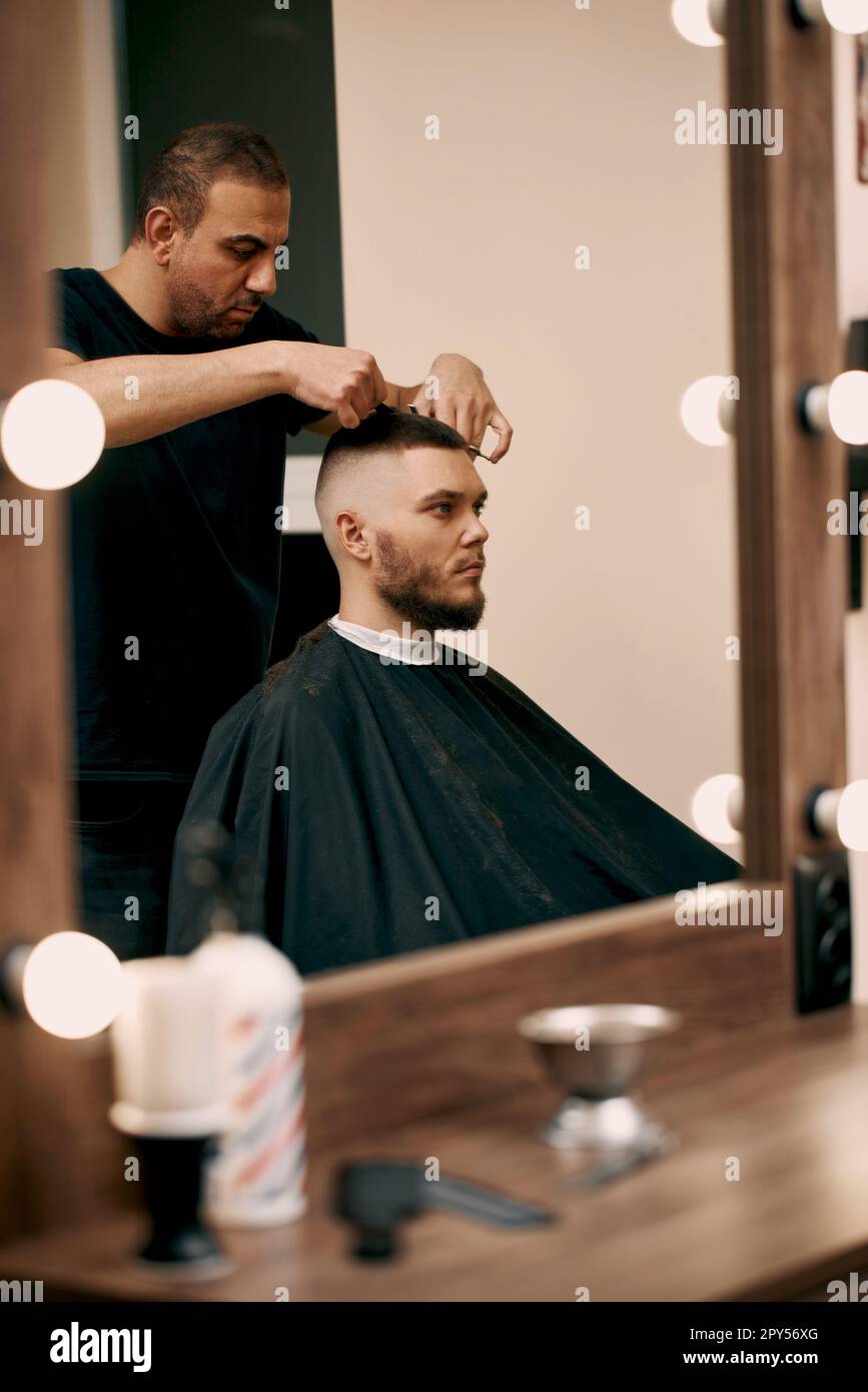 Barber guy hi-res stock photography and images - Alamy