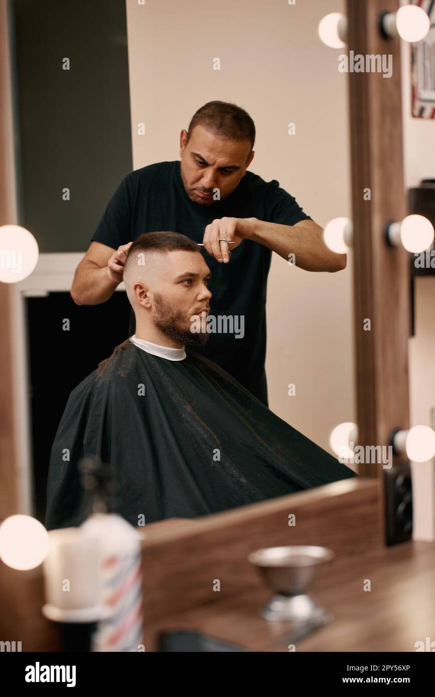 Barber scissors and comb hi-res stock photography and images - Alamy