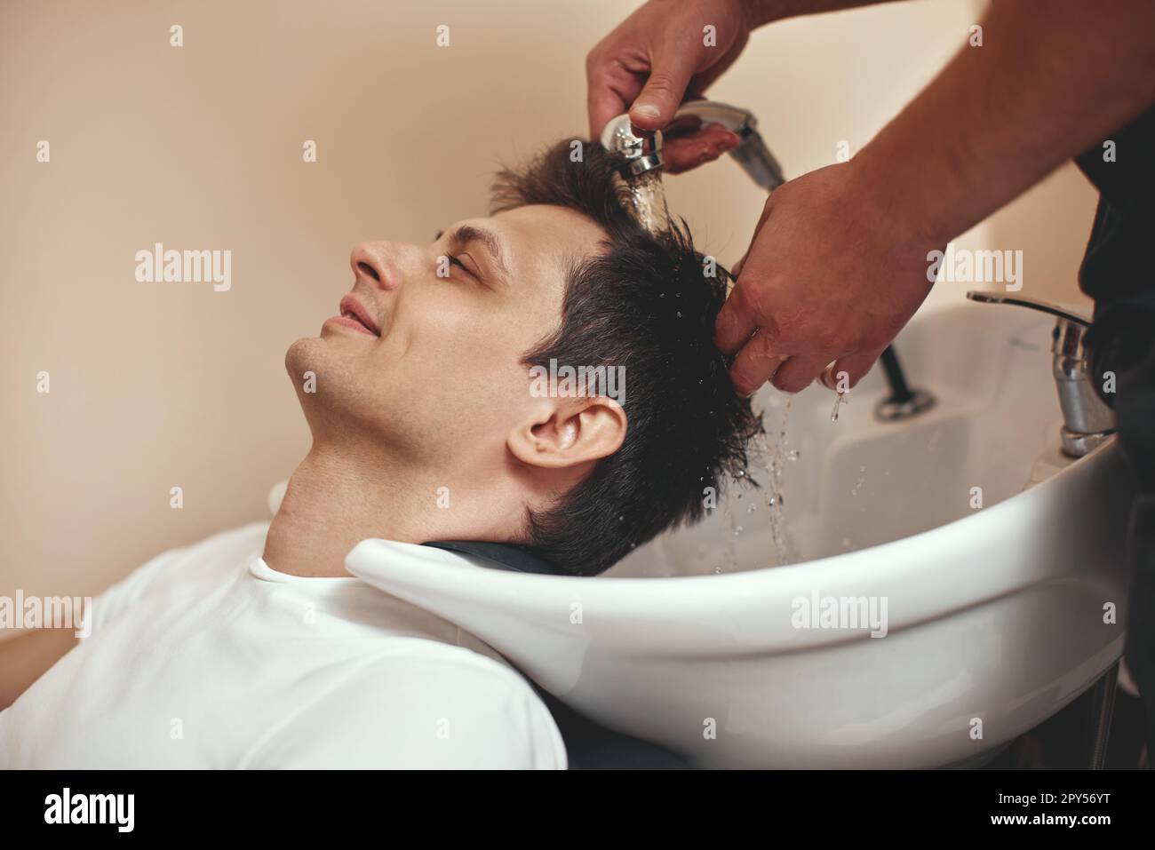 Man washing hair hi-res stock photography and images - Alamy