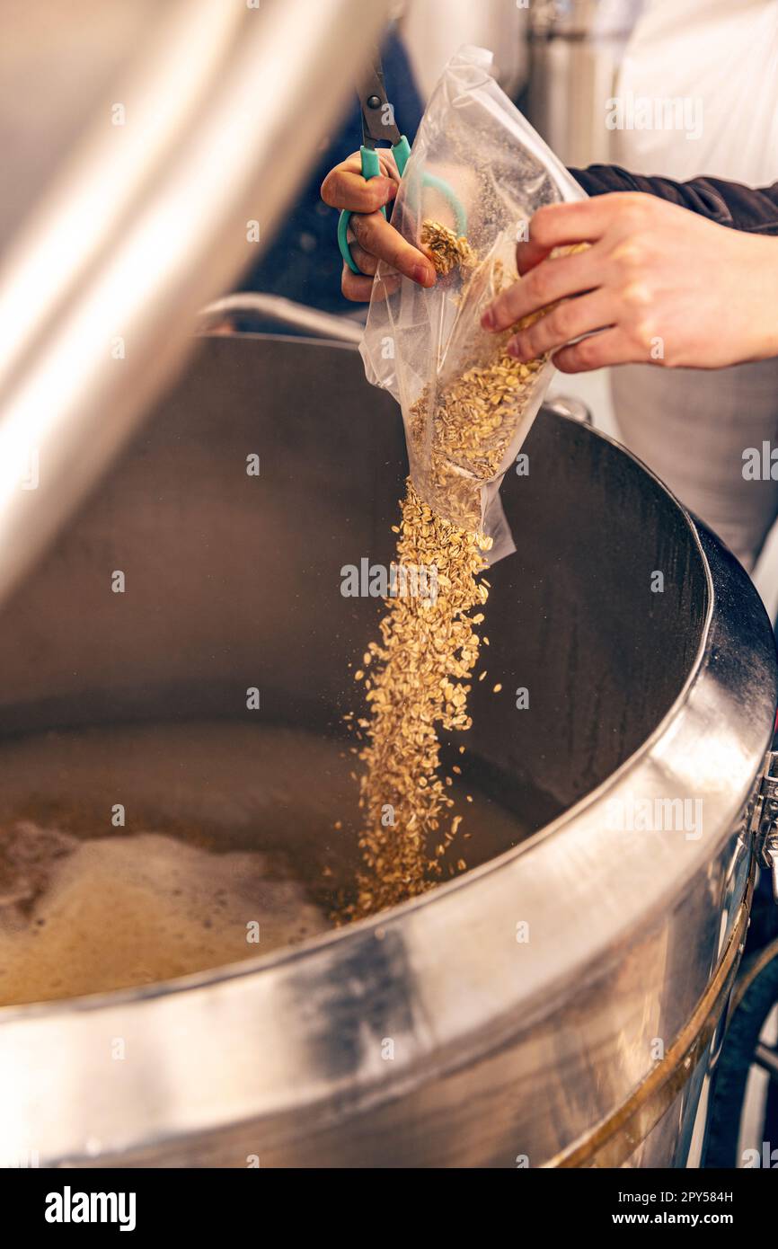 Traditional brewer hi-res stock photography and images - Alamy