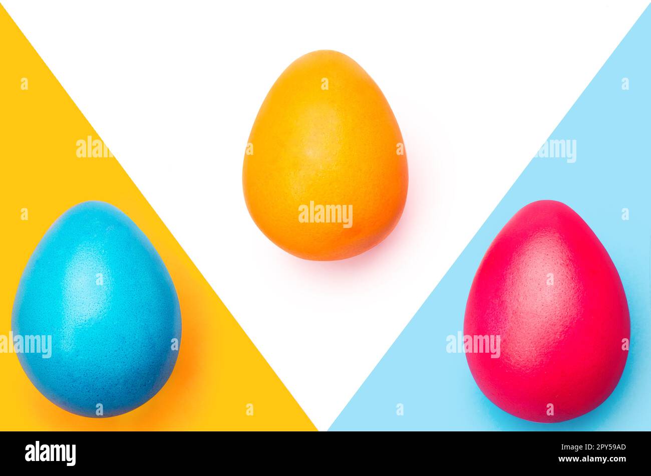 Decorative colored eggs hi-res stock photography and images - Alamy