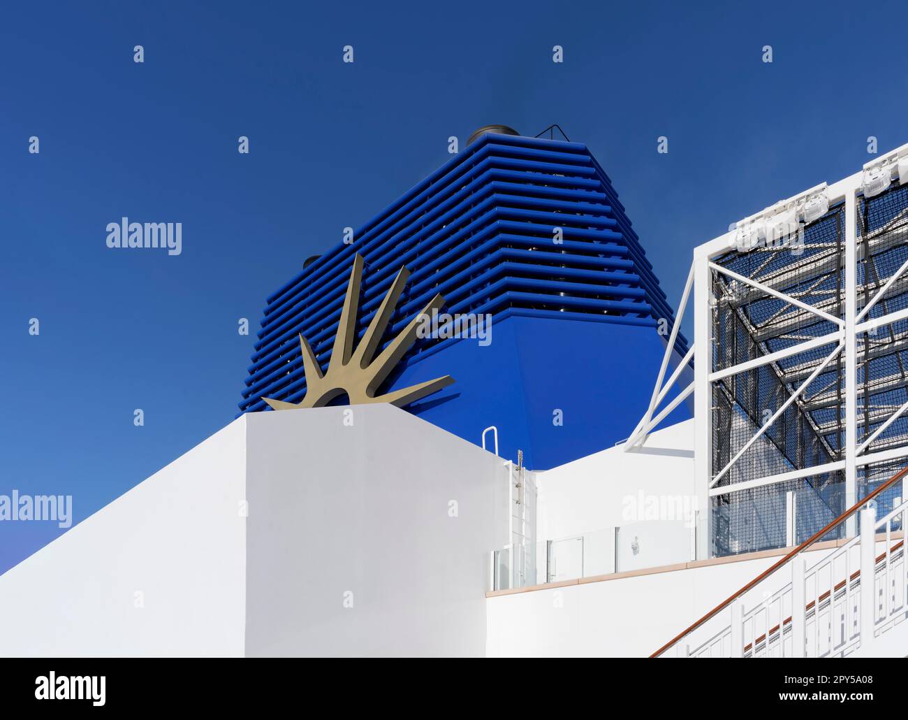 The blue funnel of Arvia, the largest cruise ship in the P&O fleet ...