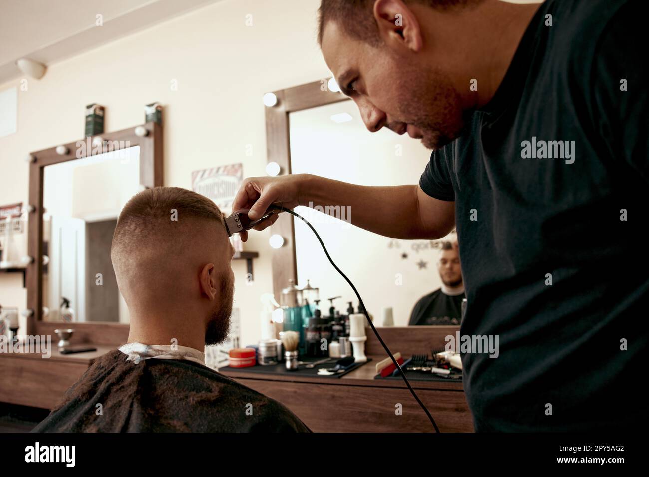 Barber shaving man in barbershop hi-res stock photography and images ... Barber shaving man in barbershop hi-res stock photography and images ...