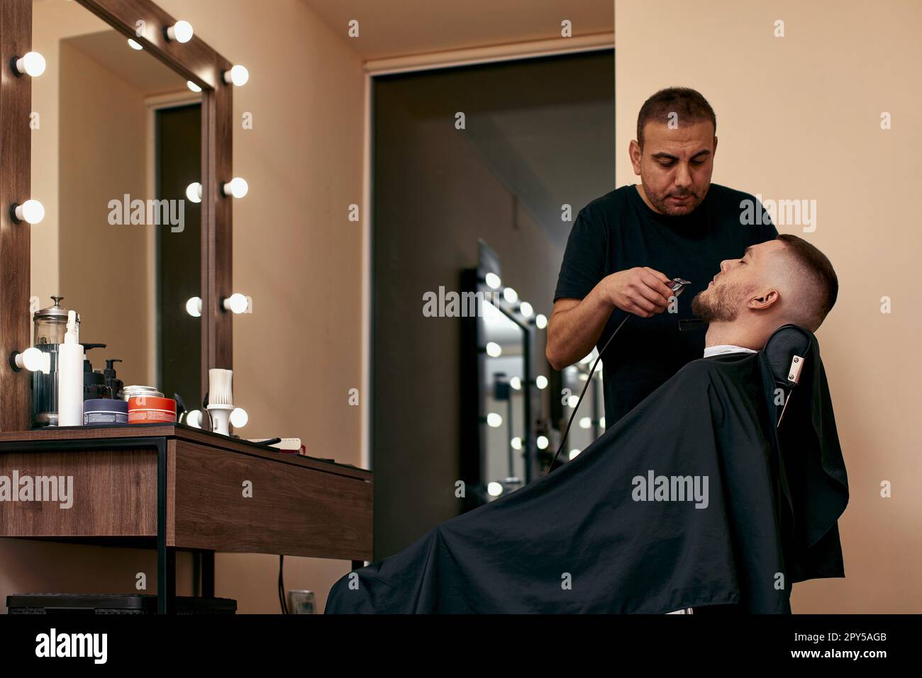 Barber shaving man in barbershop hi-res stock photography and images ... Barber shaving man in barbershop hi-res stock photography and images ...