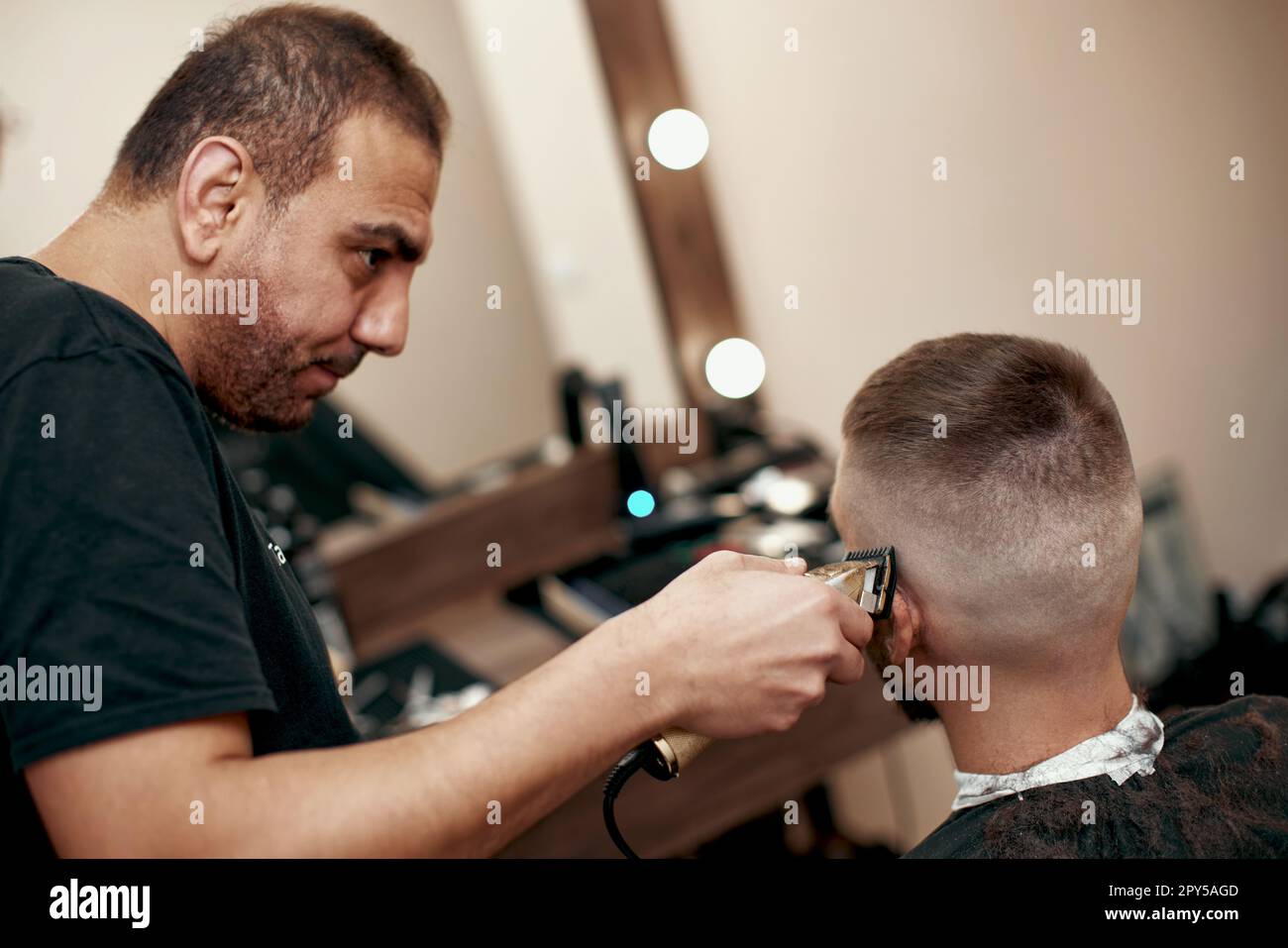 Barber shaving man in barbershop hi-res stock photography and images ... Barber shaving man in barbershop hi-res stock photography and images ...