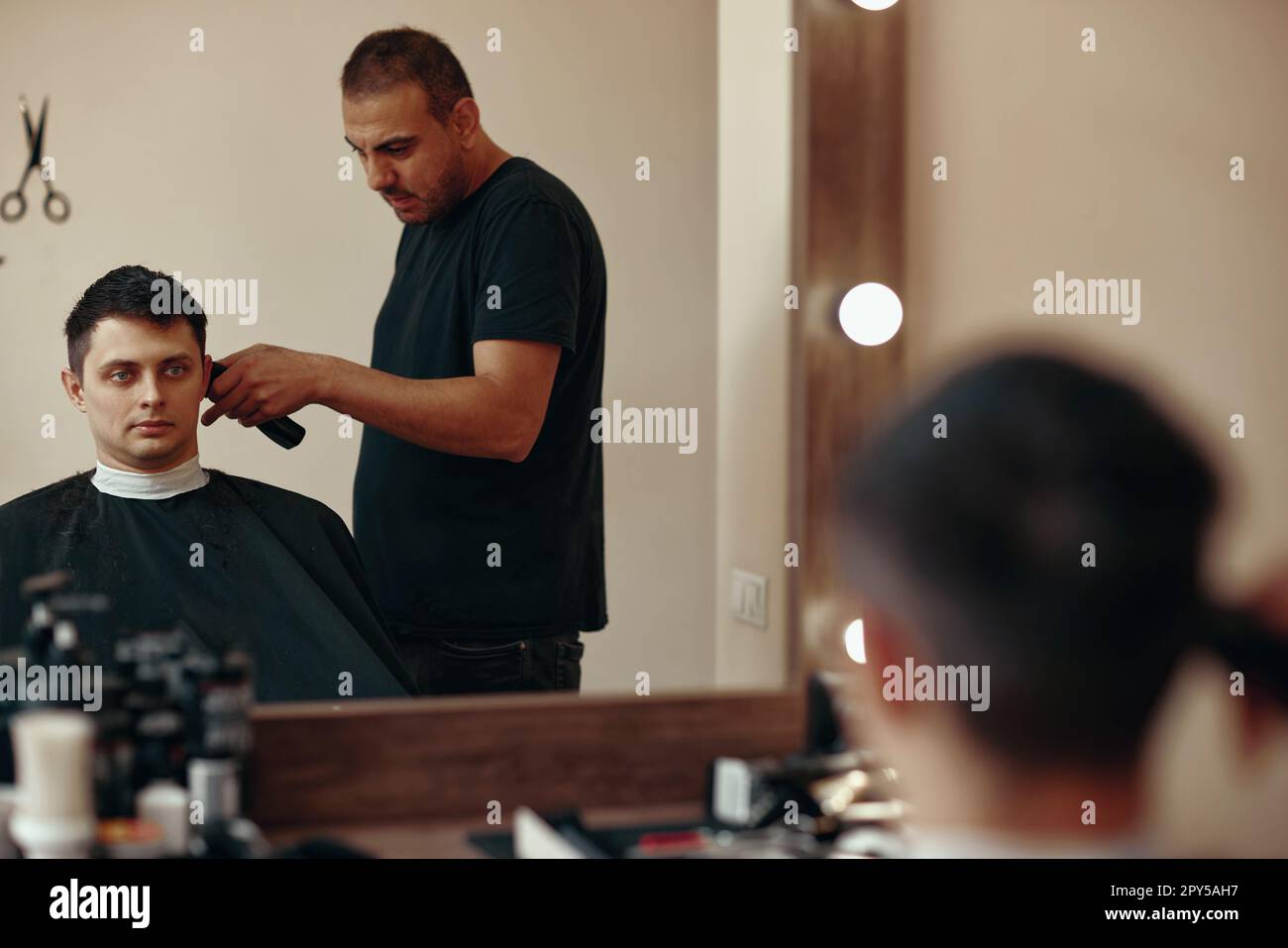 Barber scissor and comb hi-res stock photography and images - Alamy