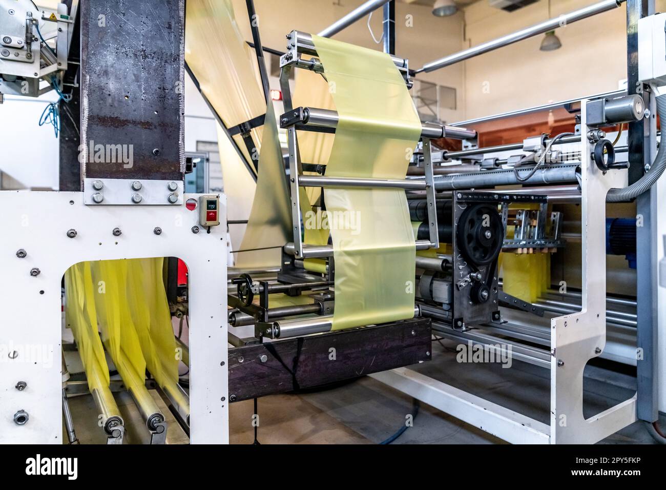 Industrial machine conveyor plastic hi-res stock photography and images ...