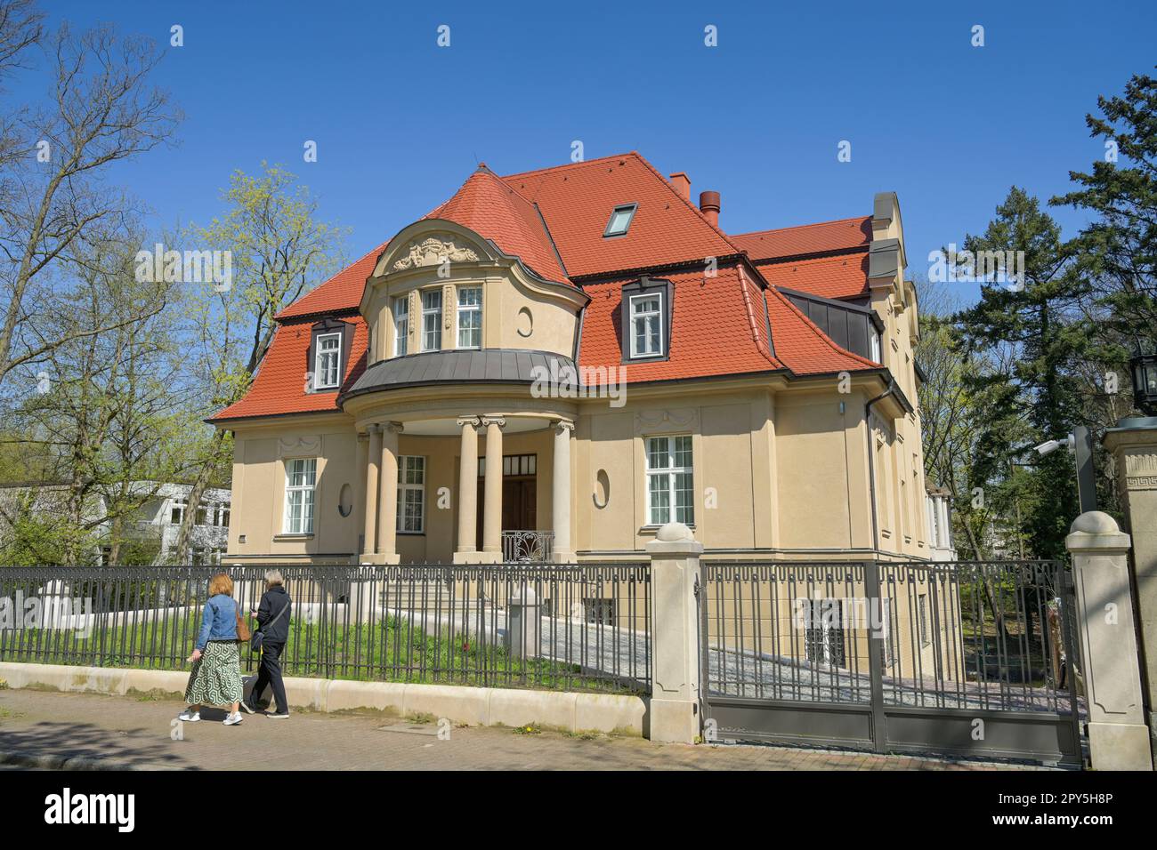 Villa des Grafen von Griebenow, Douglasstraße 11, Grunewald ...
