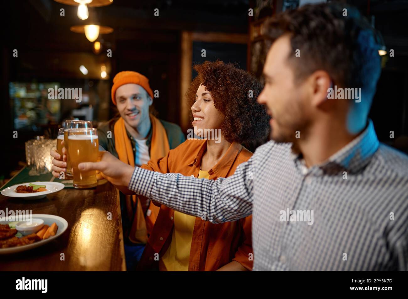 Diverse group young people hi-res stock photography and images - Alamy