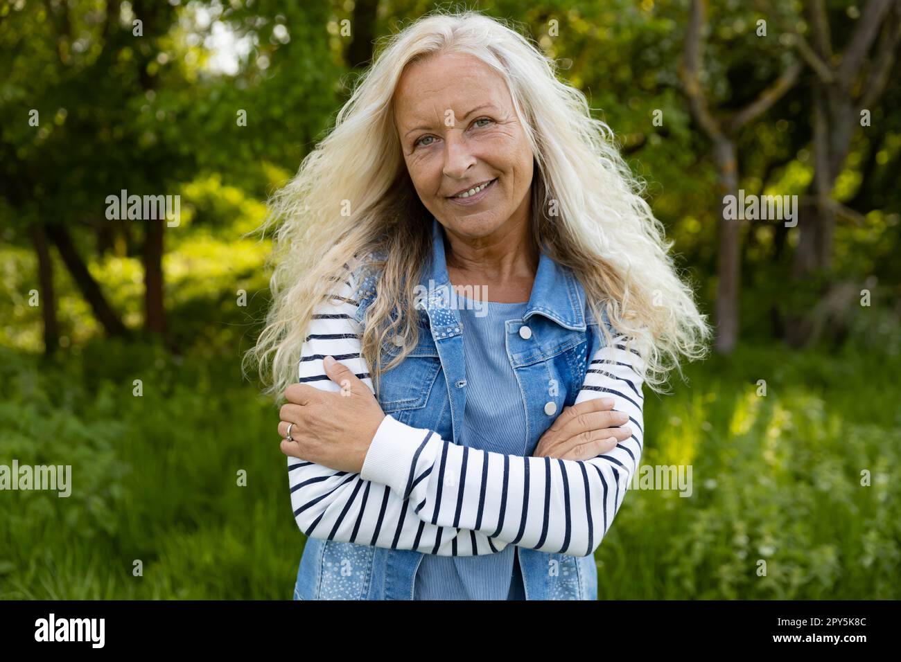 Attractive lady hi-res stock photography and images - Alamy