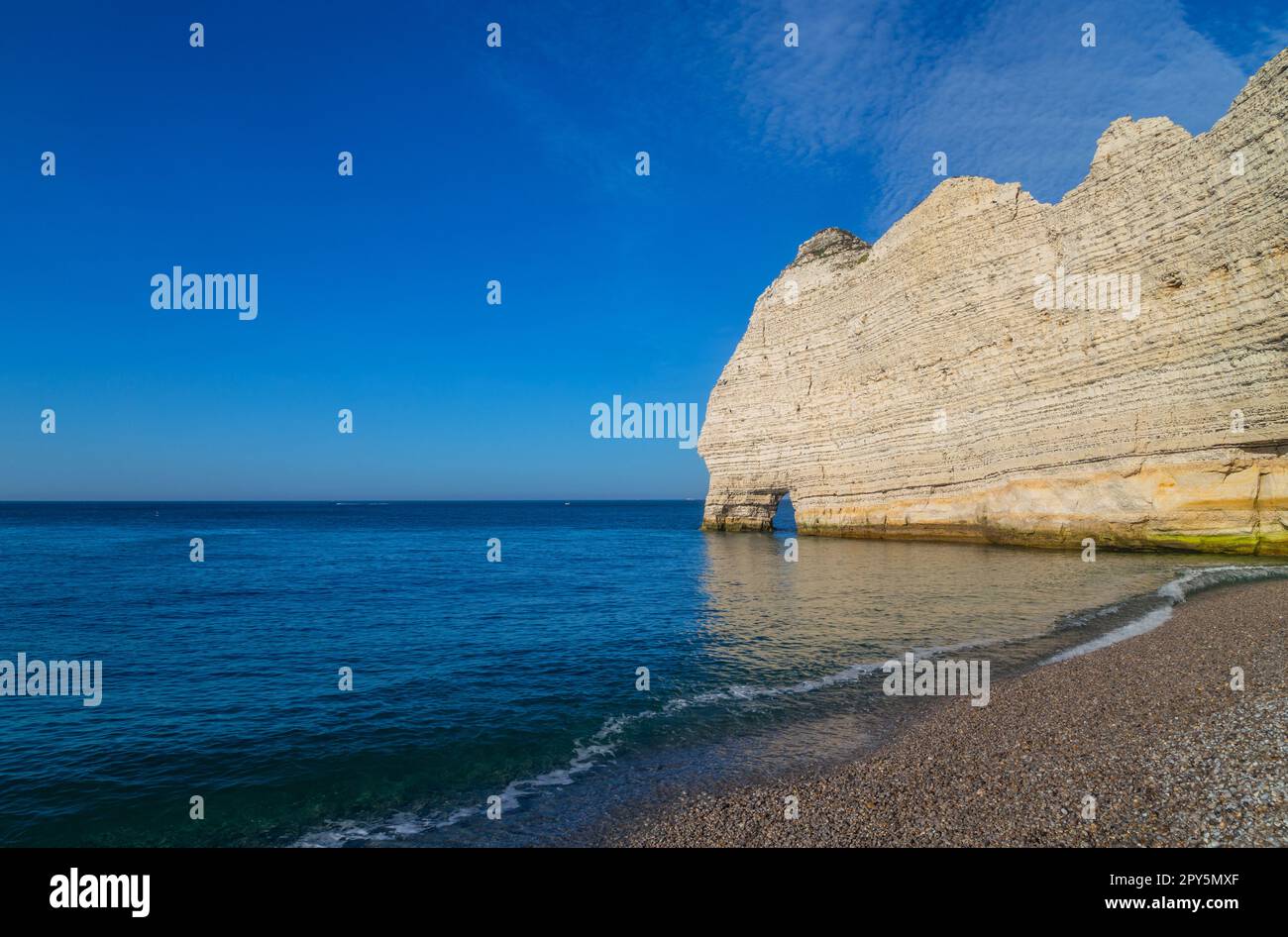 Limestone cliffs at Etretat Stock Photo - Alamy