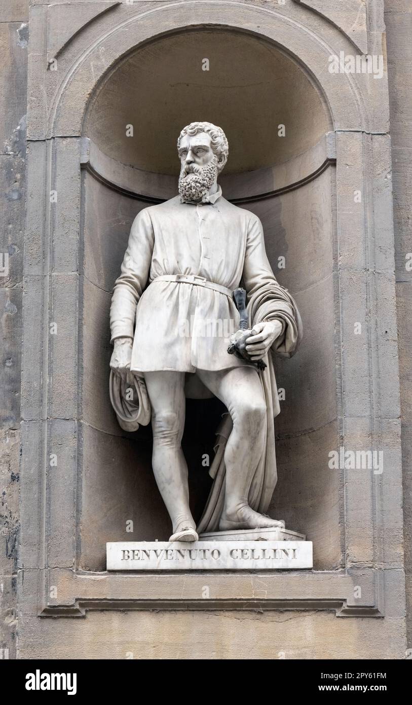 Florence, Tuscany, Italy. Statue in Piazzale degli Uffizi of Benvenuto ...