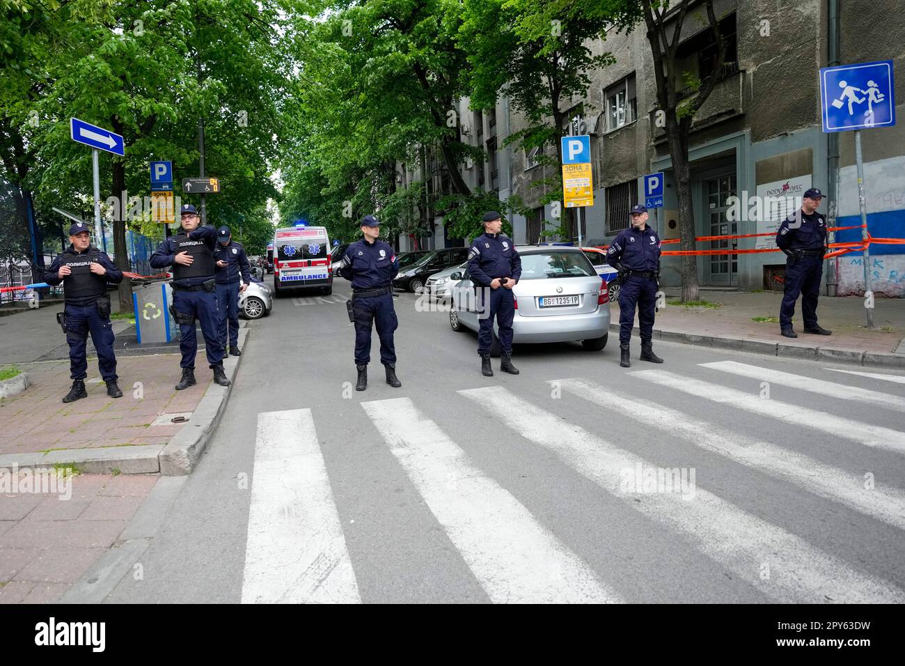 Police blocks street around the Vladislav Ribnikar school in Belgrade ...