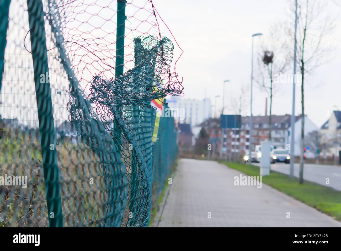 Broken chain link fence hi-res stock photography and images - Alamy