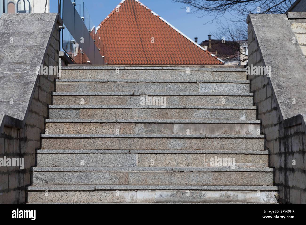 Concrete stairs hi-res stock photography and images - Alamy