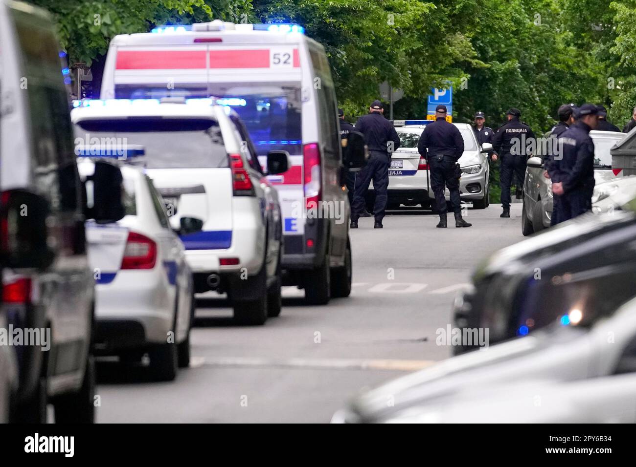 Police block streets around the Vladislav Ribnikar school in Belgrade ...