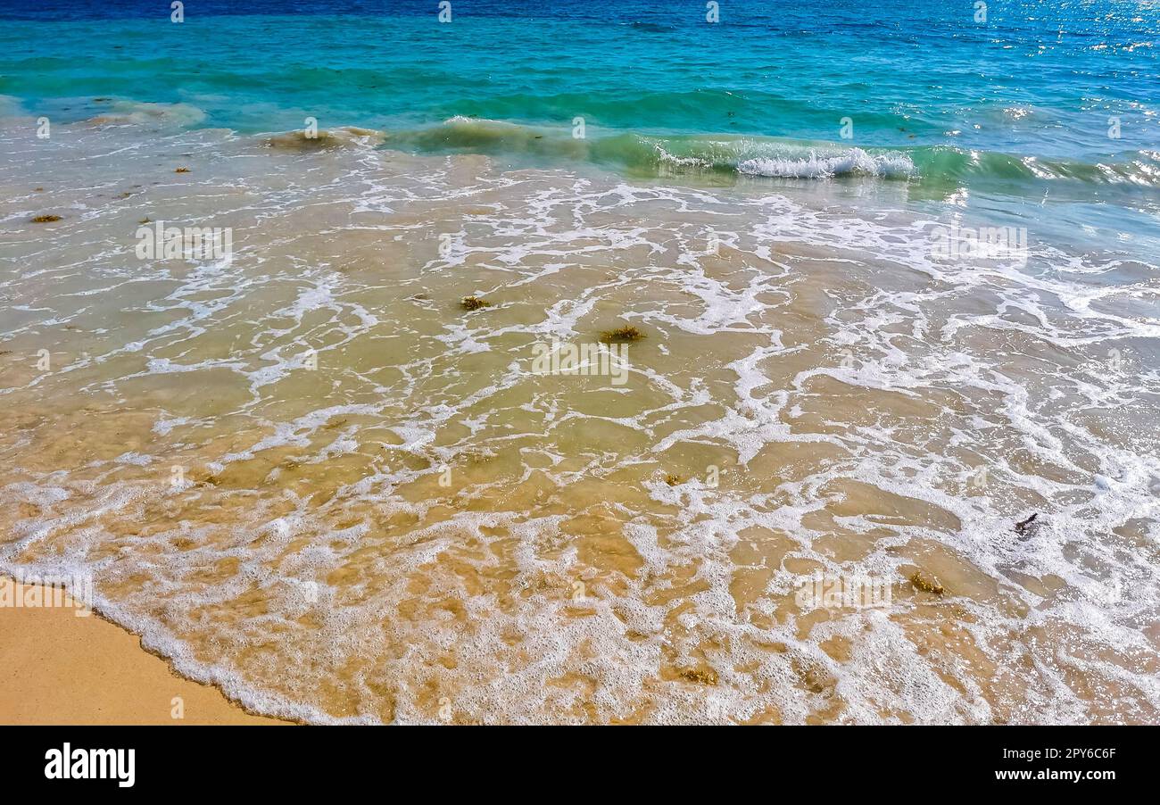Tropical beach sea waves turquoise hi-res stock photography and images ...