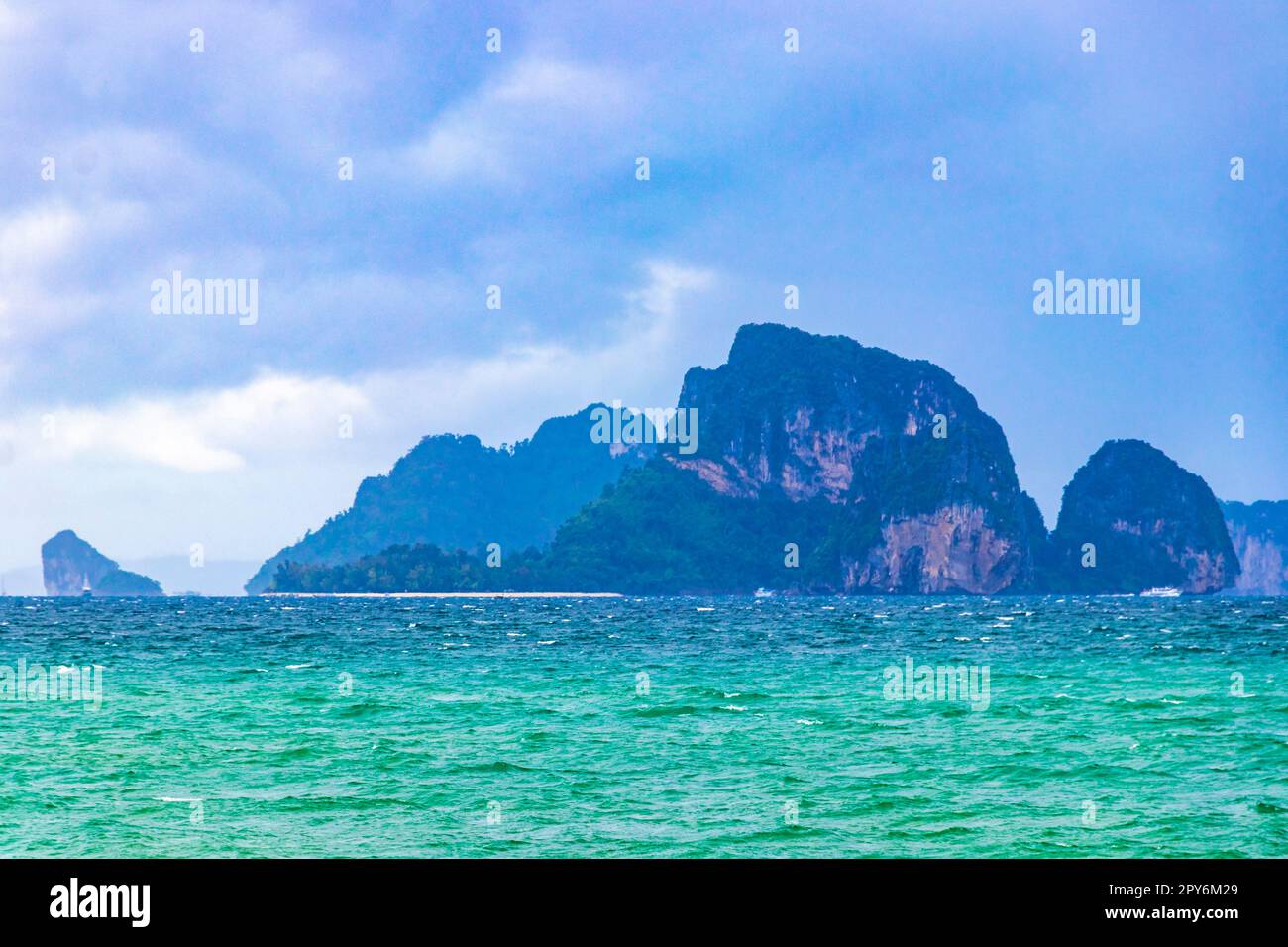 Beach rocks turquoise water hi-res stock photography and images - Alamy