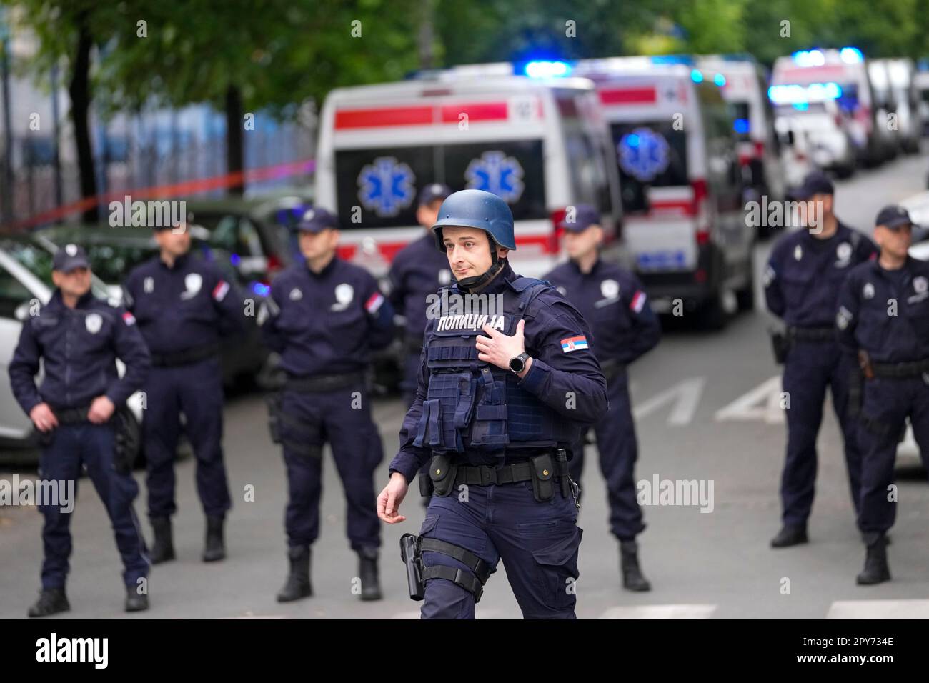 Police block streets around the Vladislav Ribnikar school in Belgrade ...