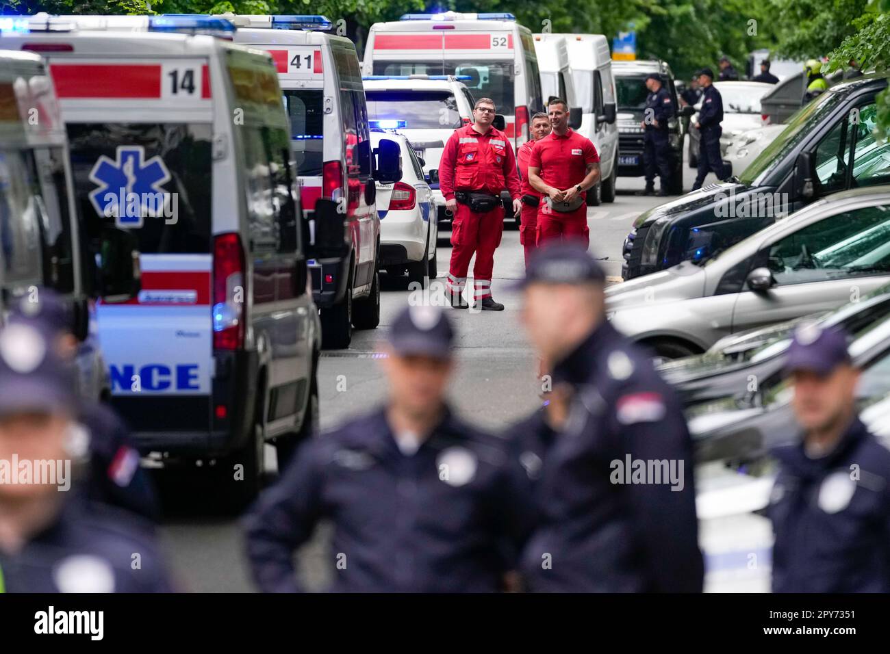 Police block streets around the Vladislav Ribnikar school in Belgrade ...