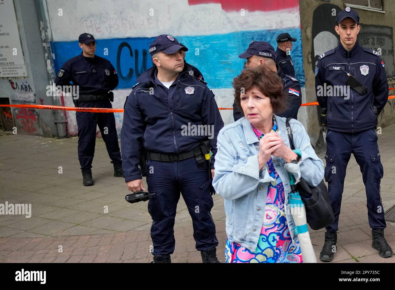 Police block streets around the Vladislav Ribnikar school in Belgrade ...