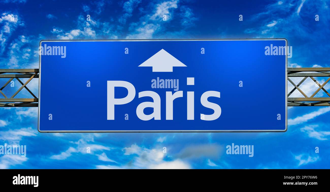 Road sign indicating direction to the city of Paris Stock Photo - Alamy