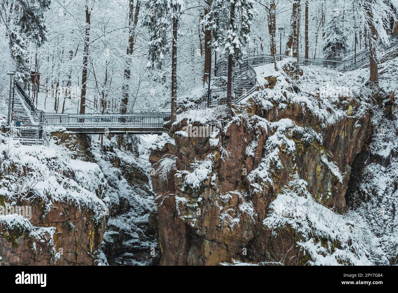 Bridge snow wood flowing river hi-res stock photography and images - Alamy