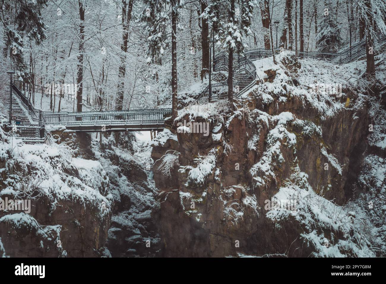 Bridge snow wood flowing river hi-res stock photography and images - Alamy