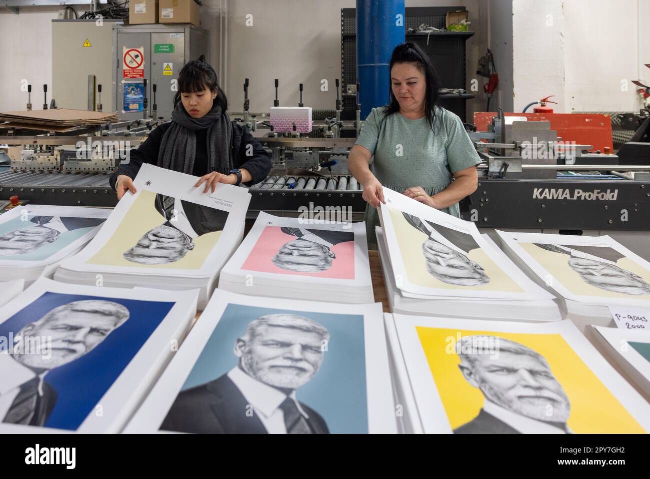 Preparations for the dispatch and distribution of the printed official ...