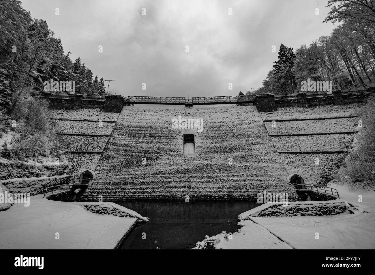 Dam in winter covered hi-res stock photography and images - Alamy