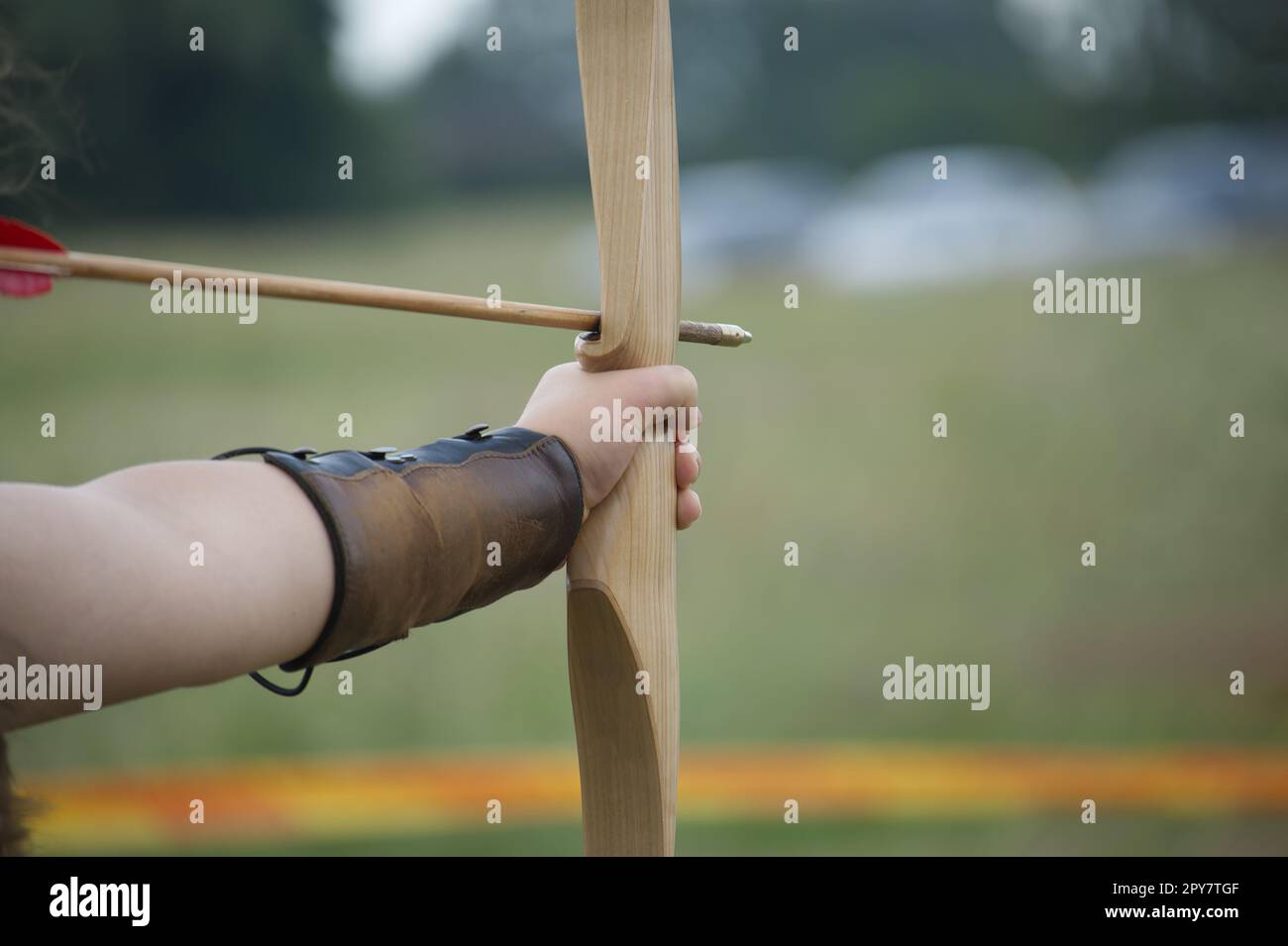 Holding bow and arrows hi-res stock photography and images - Alamy