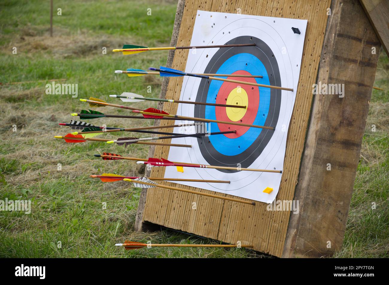 Pierced by arrows hi-res stock photography and images - Alamy