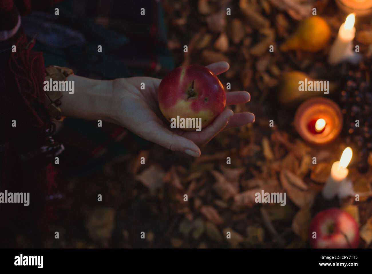 Hand and fruit hi-res stock photography and images - Alamy