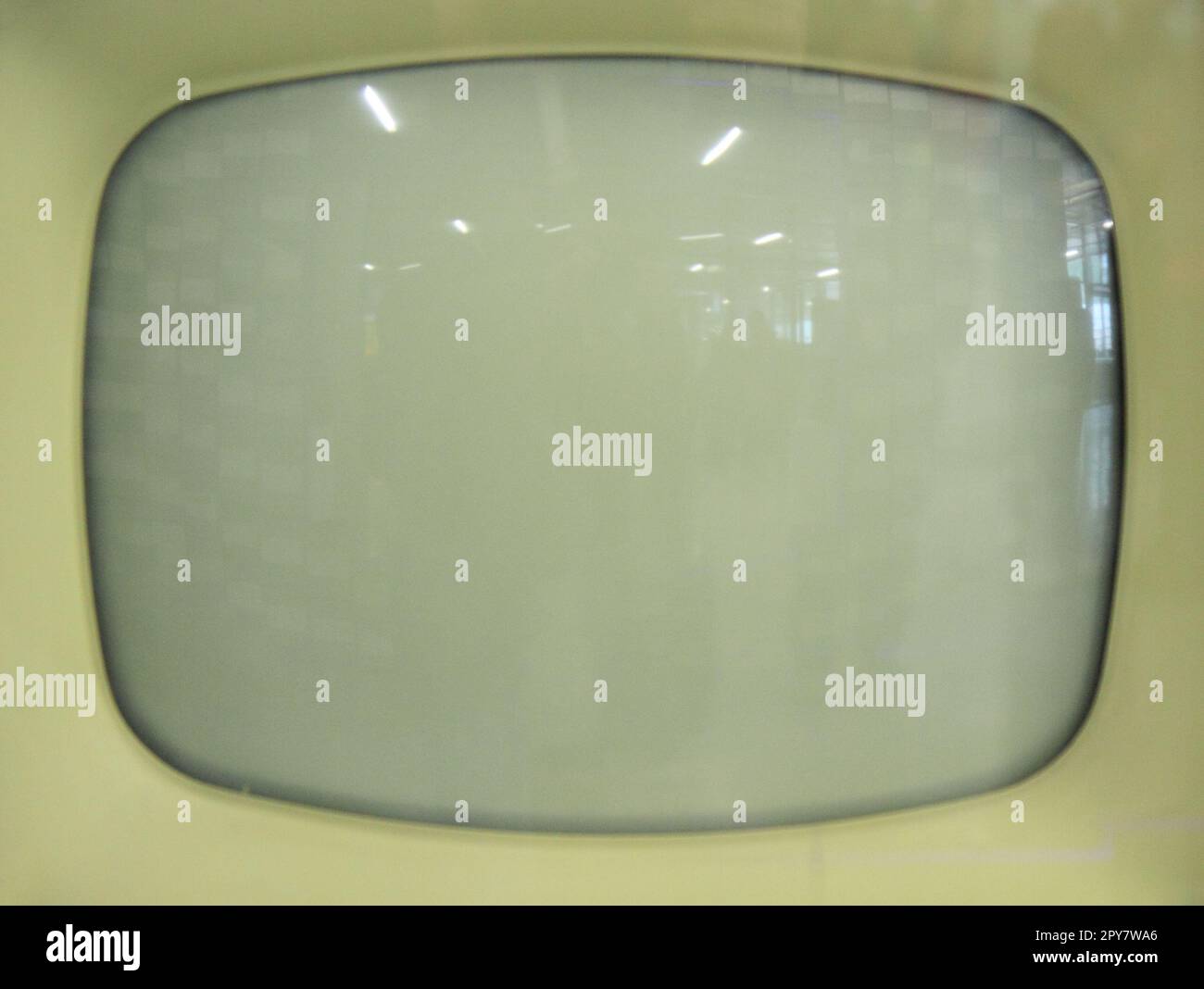 Old tv screen hi-res stock photography and images - Alamy