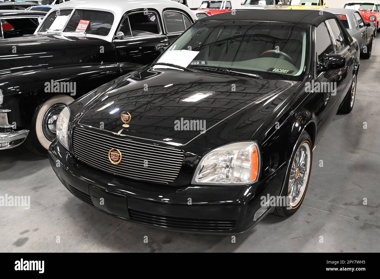 Black cadillac bonnet hi-res stock photography and images - Alamy