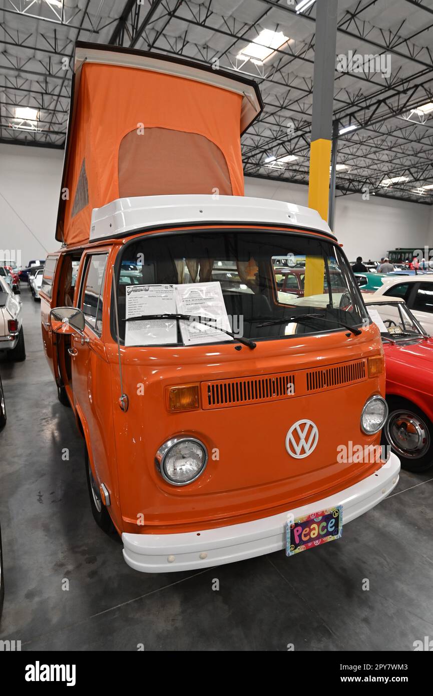 Volkswagen camper pop top roof hi-res stock photography and images - Alamy