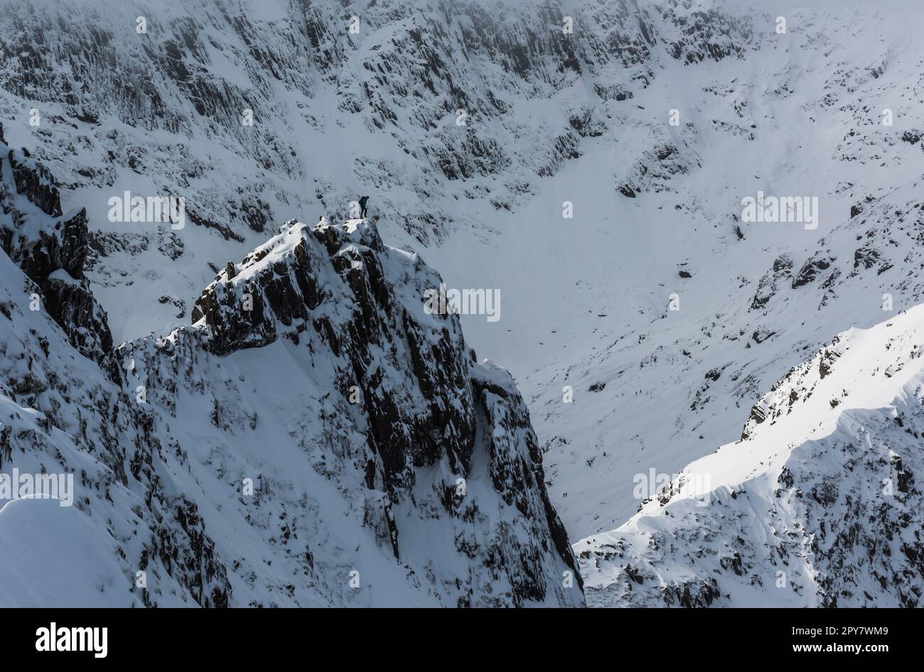 Crib goch snowdon scrambling hi-res stock photography and images - Alamy