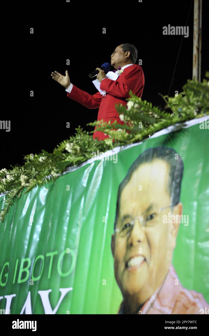 Mike Velarde (aka Brother Mike) addressing the crowd during his weekly ...